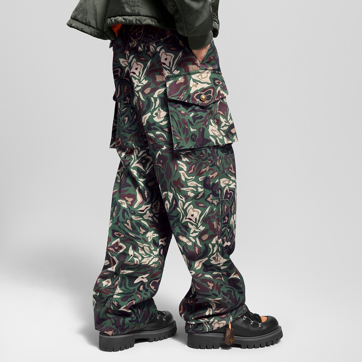Multi Pocket Cargo Pants - Luxury Ready to Wear - 1AIMEP Multicolour | LOUIS VUITTON HONG KONG